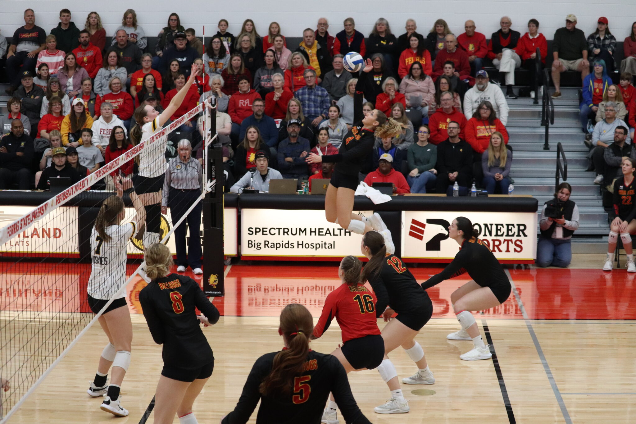 Volley to victory – The Ferris State Torch